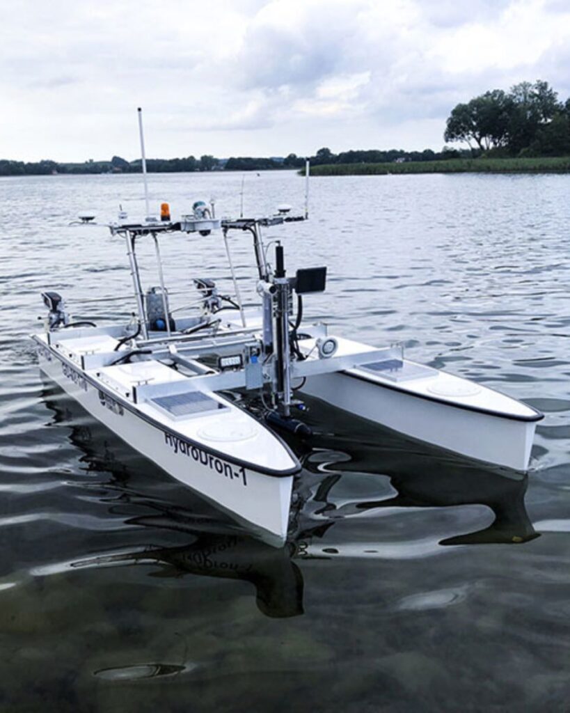 Solutions pour les véhicules de surface sans pilote - USV | SBG Systems